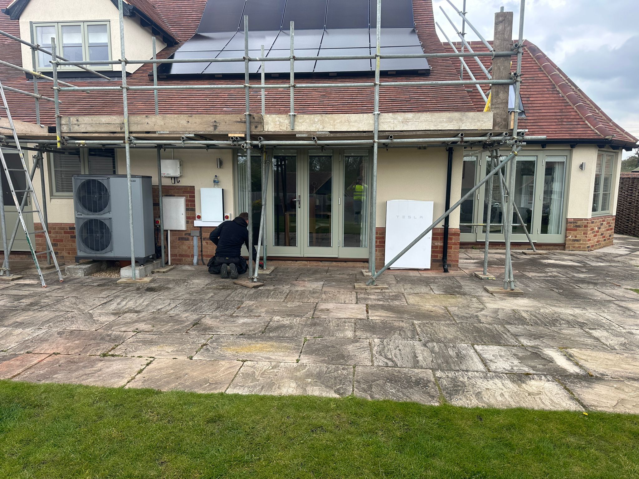 SOLAR PV AND TESLA POWERWALL 2 INSTALLED - AES Limited